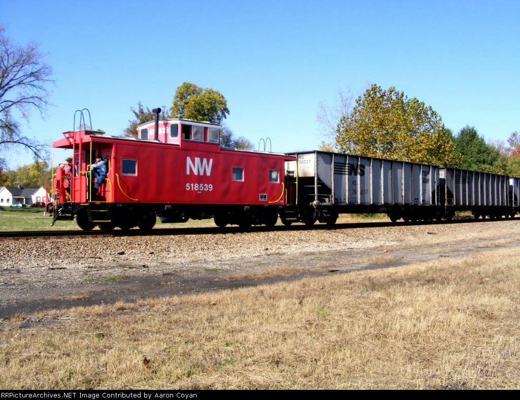 NS 518839 brings up the rear of NS train 994